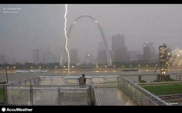 Lightning strikes 4 as violent storms hammer St. Louis