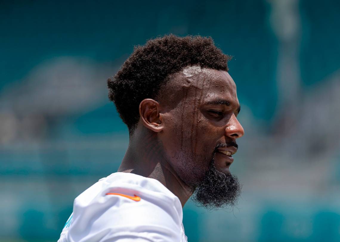 Dolphins activate RB Jeff Wilson Jr. to 53-man roster, paving way for ...