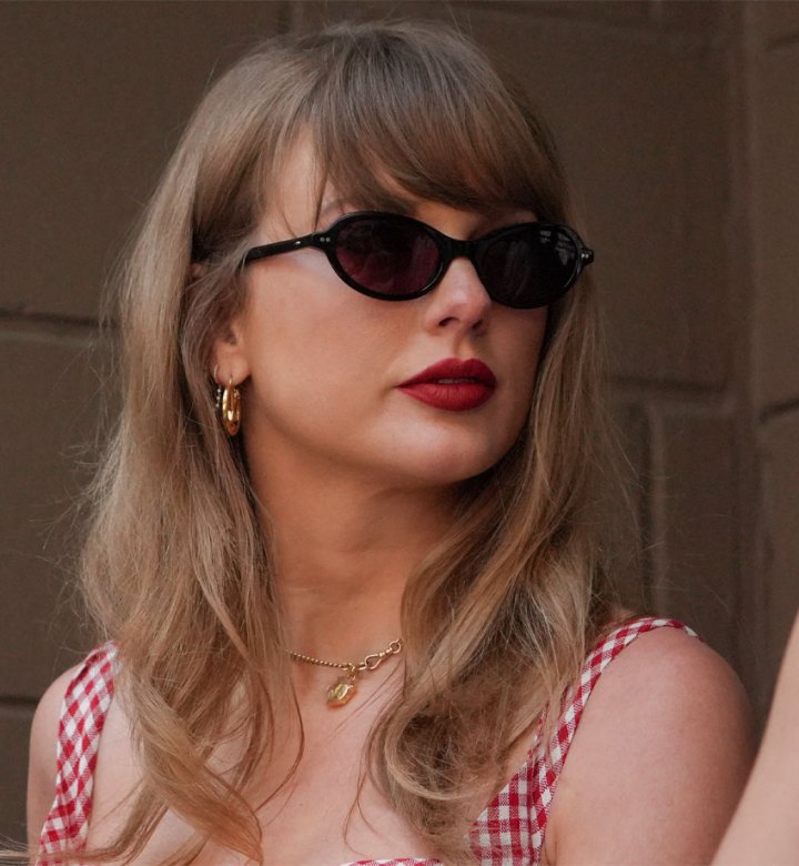 Taylor Swift Stuns in Plaid Two-Piece Set at Boyfriend Travis's ...