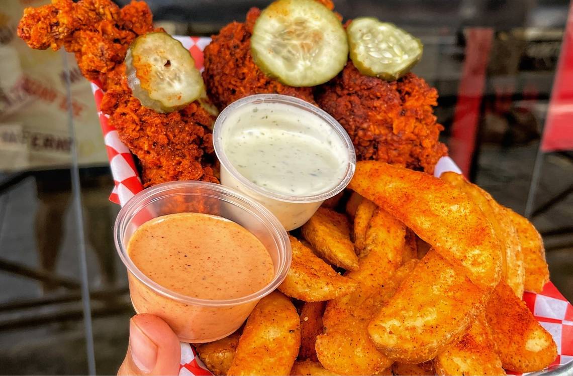 Another LA chicken chain restaurant moves east to Charlotte to face ...