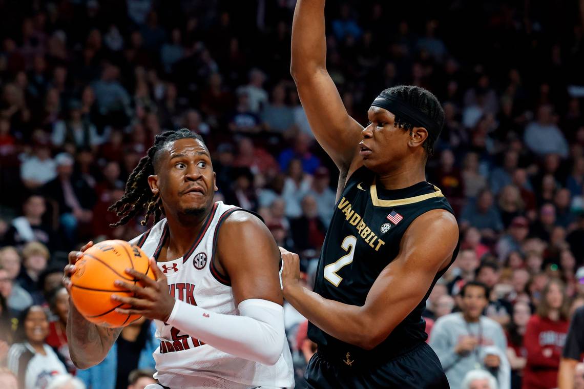 South Carolina a (slight) betting favorite in March Madness game vs. Oregon