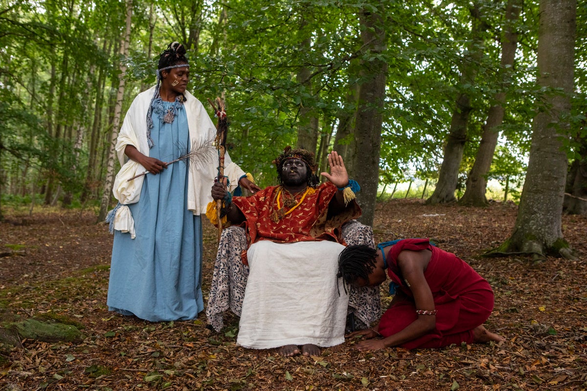 ‘Lost tribe’ living in Scottish woods ‘attacked with rocks by angry locals’