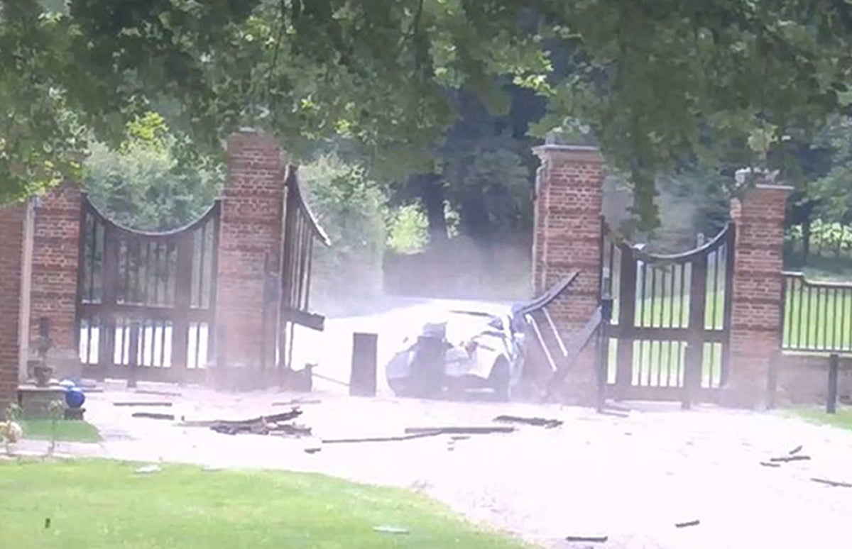 Moment drink-driver crashed into gates of prime minister’s Chequers ...