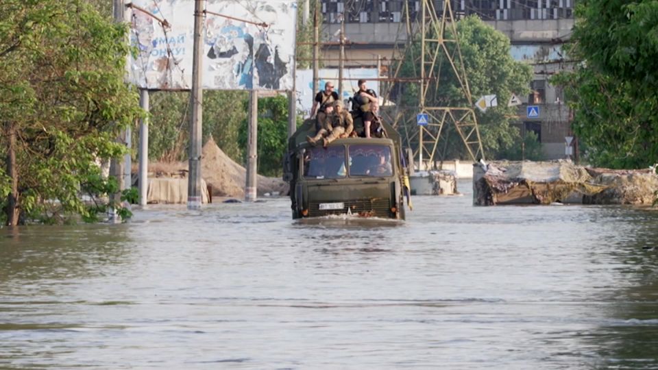 Dam collapse brings added danger to frontline city of Kherson