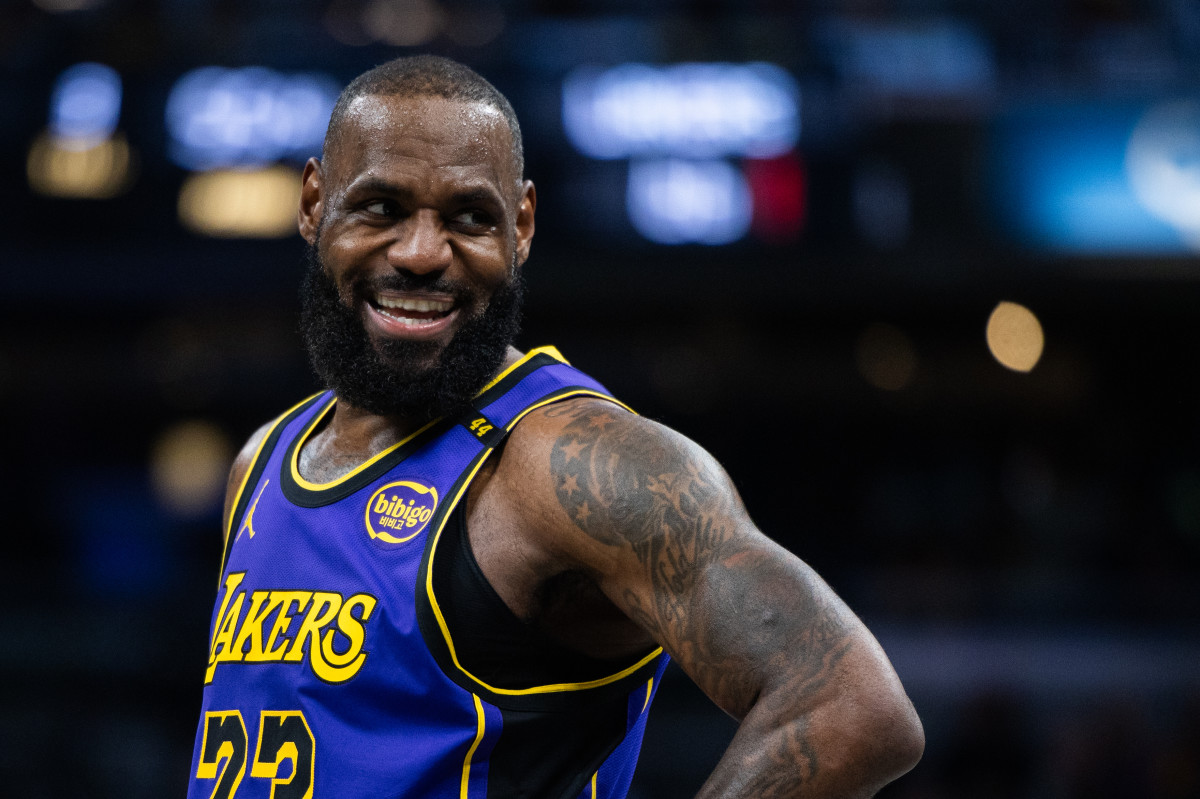 LeBron James Sends Two-Word Message After Major College Basketball Announcement - Yahoo Sports