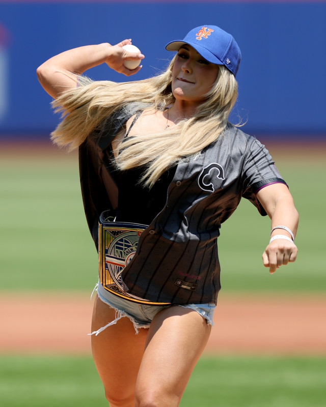 Tiffany Stratton's Off Target Pitch at Mets Game is Going Viral - Yahoo Sports
