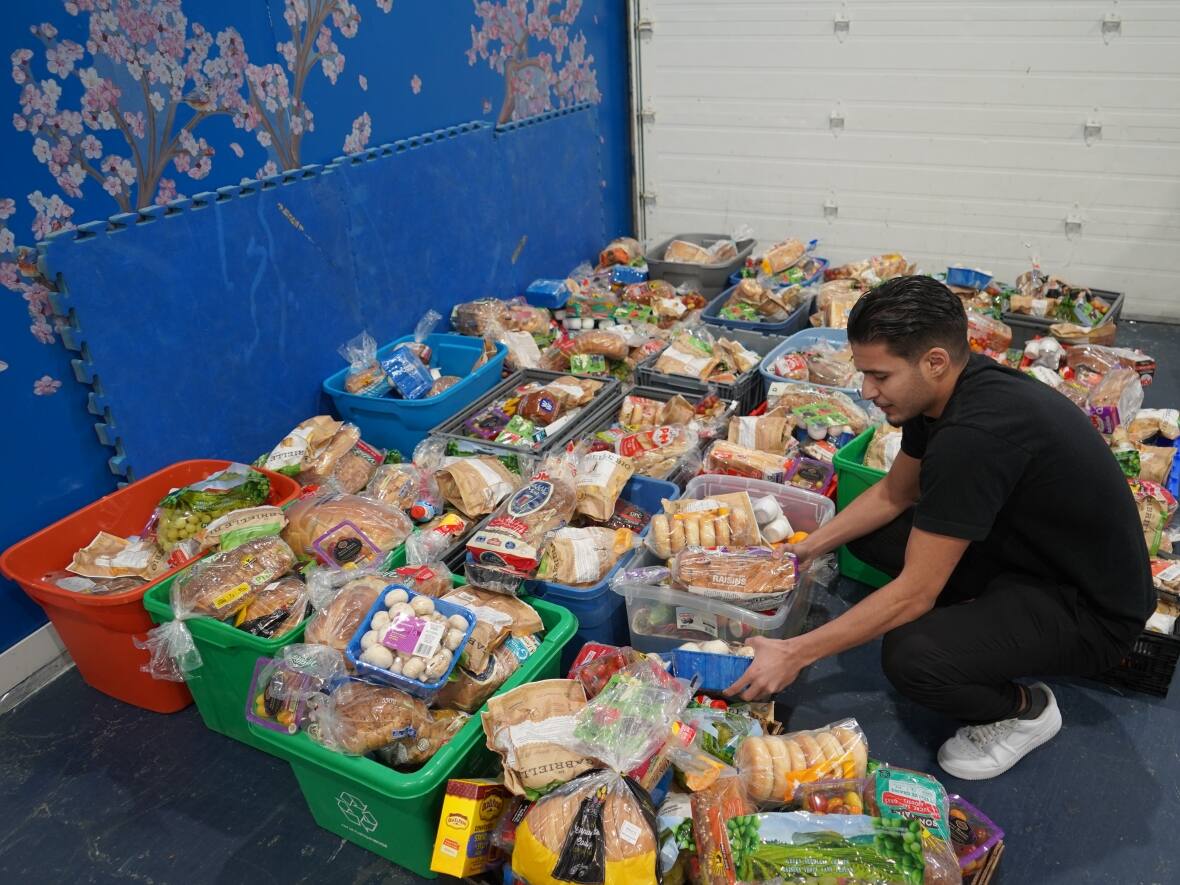 Montreal groups swamped with food basket demands for Ramadan