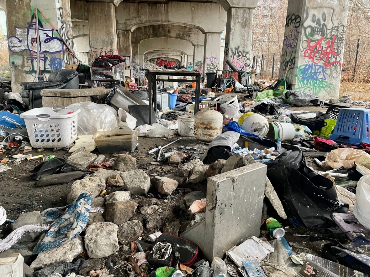 Reports of explosion before fire in downtown Toronto