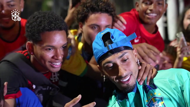 Vini Jr and Raphinha meet fans in Brazil - Yahoo Sports