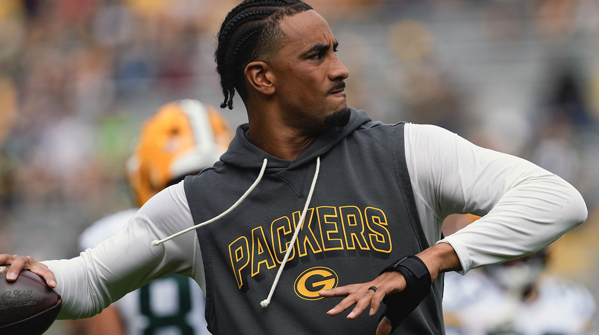 Packers’ Jordan Love brushes off injury concerns despite brace - Yahoo Sports