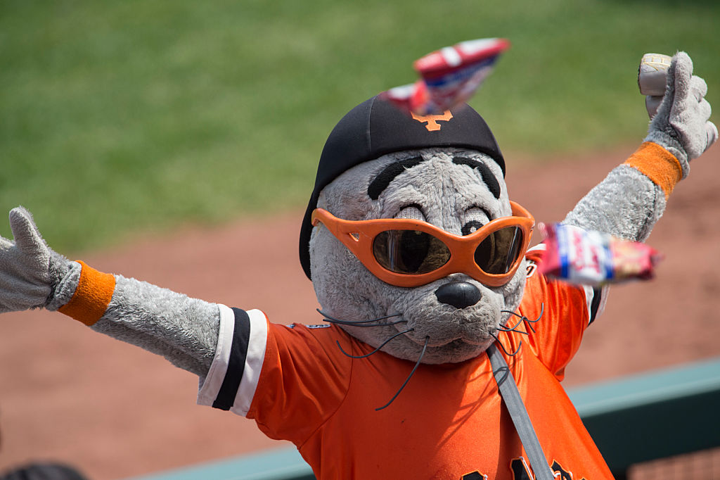 Giants' Lou Seal inducted into Mascot Hall of Fame | Giants 365