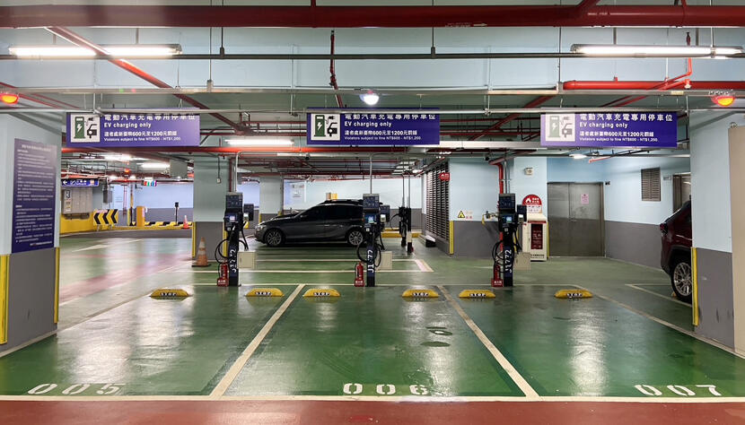 一個月充電都免錢！有 14 座慢充樁的 EVALUE 台北世貿公園地下停車場站啟用 - Yahoo奇摩汽車機車