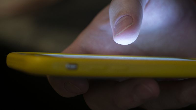 Cell service outage affects thousands of Americans