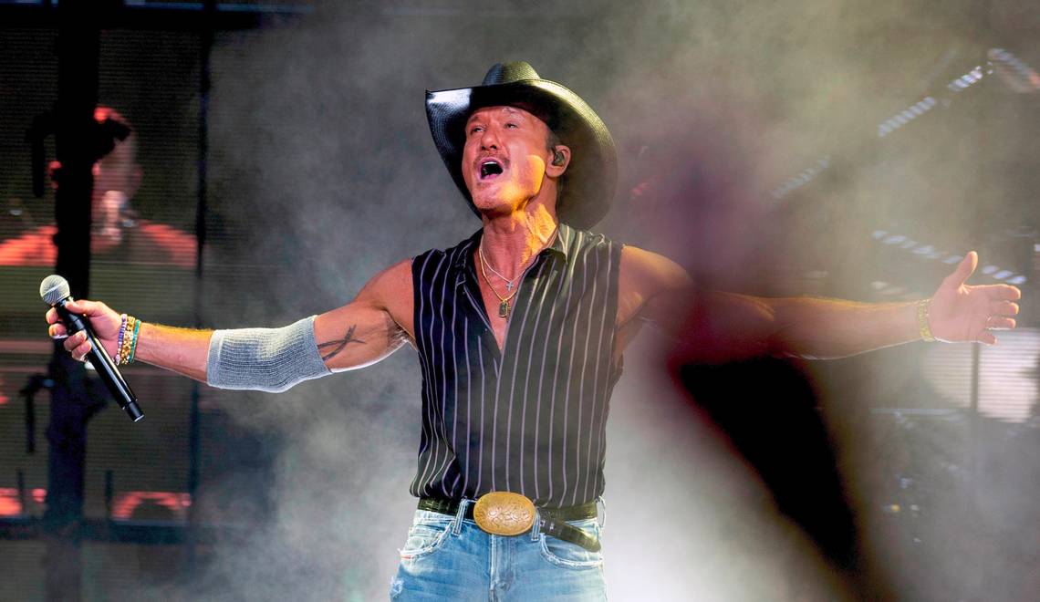 Photos: Tim McGraw brings his ‘Standing Room Only Tour’ to NC - Yahoo ...
