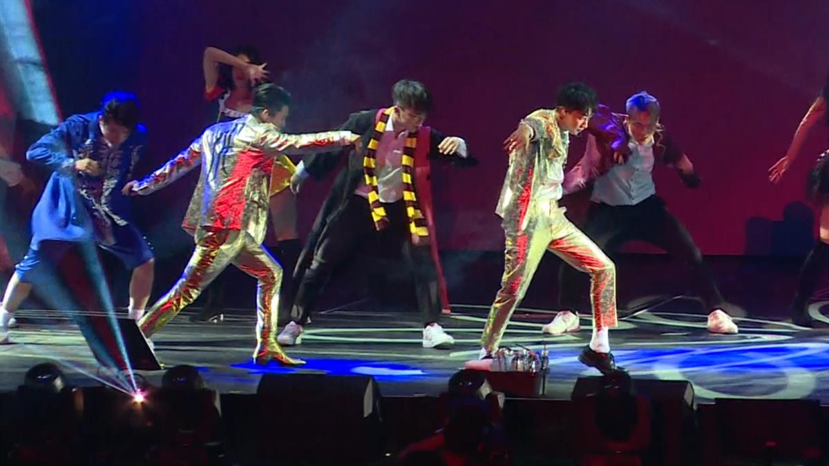 Super Junior-D&E來了！機場現身快速通行台北開唱