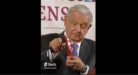 SHORT: AMLO exhibe resortera y balines de atacantes
