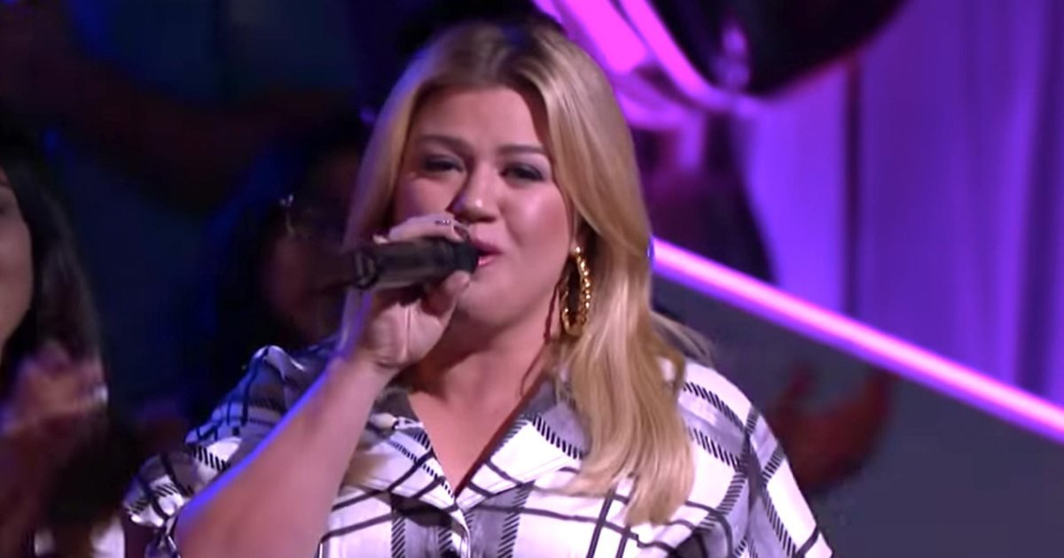 Watch Kelly Clarkson put a jazzy spin on the Weeknd's 'Can't Feel My Face'