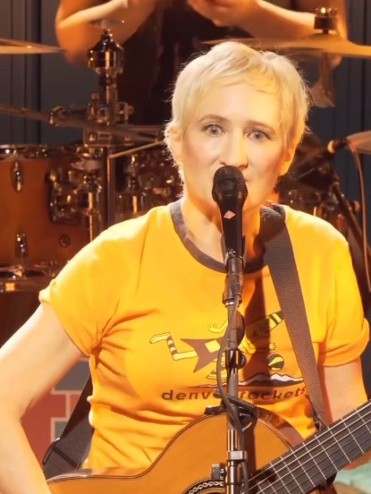 Jill Sobule dead: I Kissed a Girl singer-songwriter dies in house fire at 66 - Yahoo News Canada