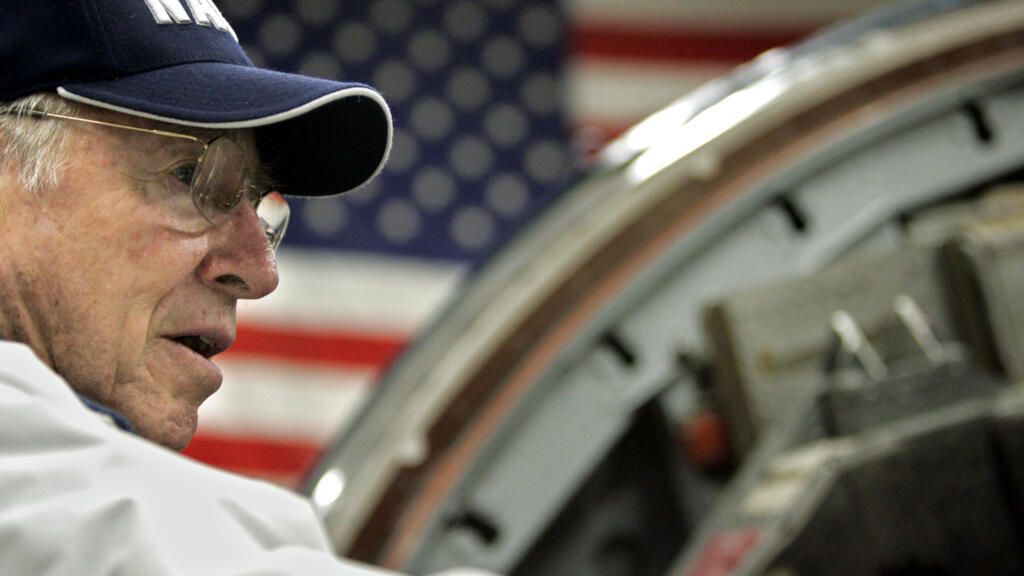 Legendary Apollo 13 astronaut Jim Lovell dies at age 97 - Yahoo News UK