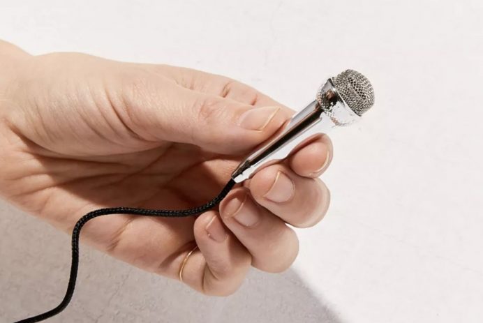 Here’s where to buy those mini microphones you see all over TikTok