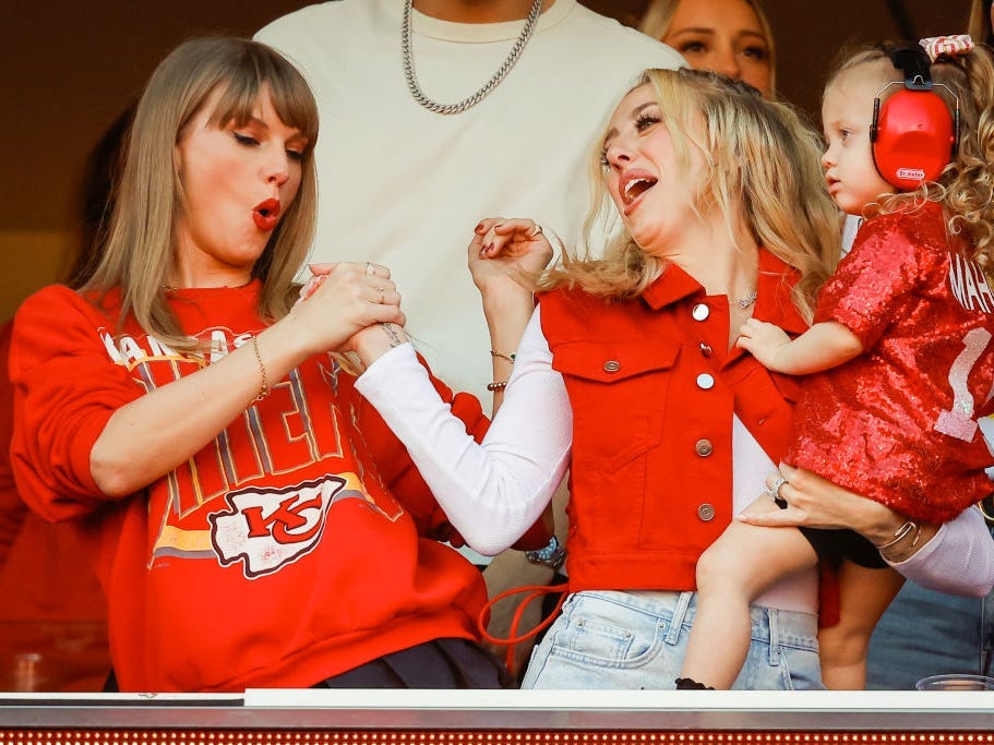 Taylor Swift and Brittany Mahomes have a secret handshake. Here's a ...