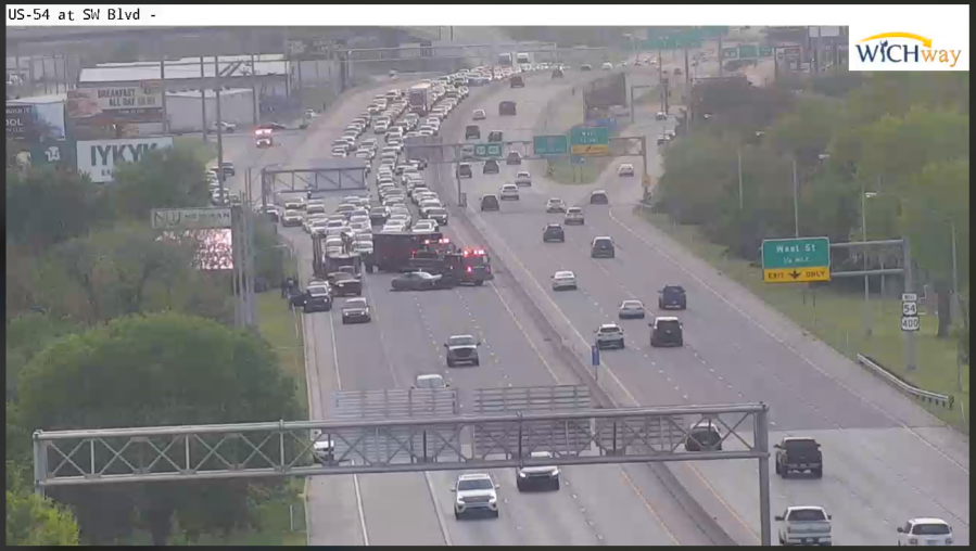 Crash temporarily backs up EB traffic on Kellogg at West Street