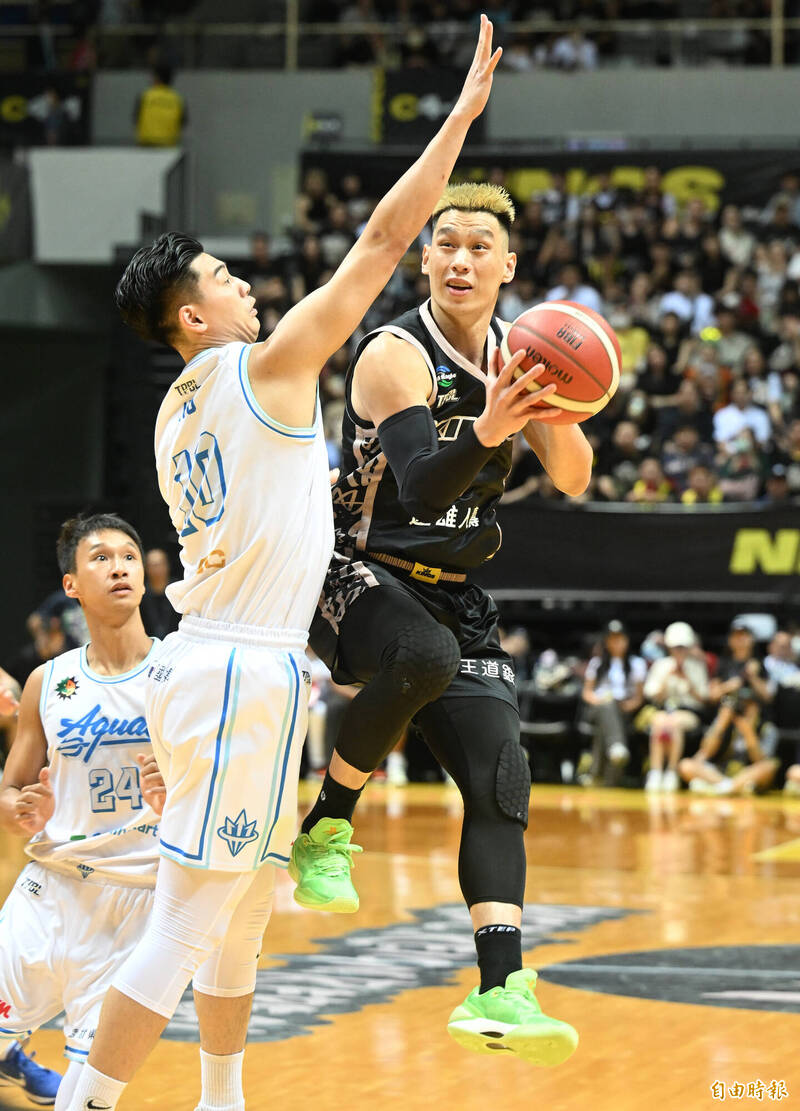 TPBL冠軍賽》林書豪拿12分 曼尼高狂數據率國王G1力退海神