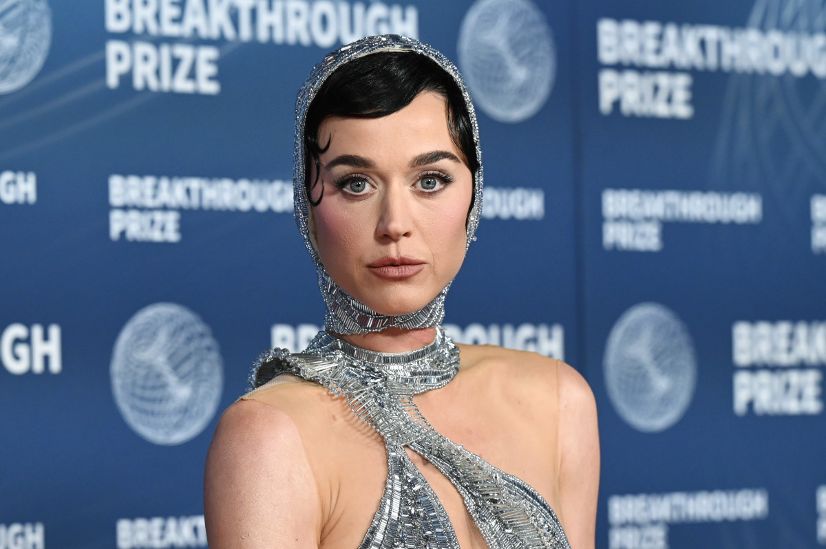 Katy Perry Kisses the Earth After Blasting Into Space