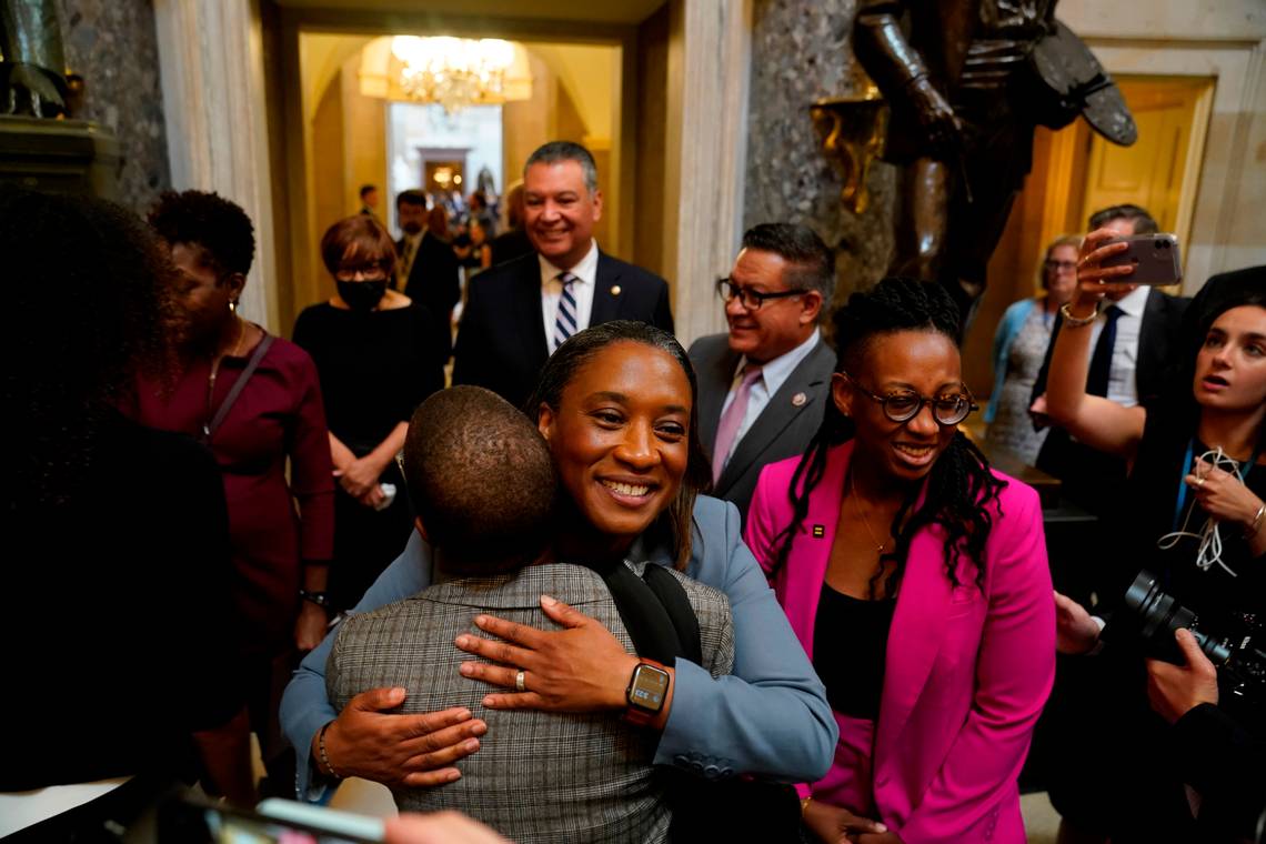 As California’s Adam Schiff sworn in on US Senate floor, Laphonza ...