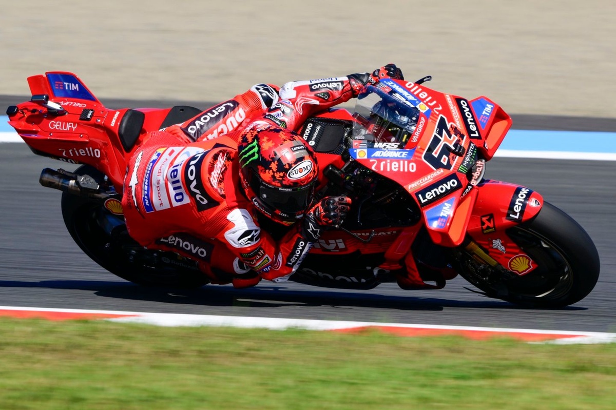 MotoGP Japanese GP: Resurgent Francesco Bagnaia takes pole, Marc Marquez third - Yahoo Sports