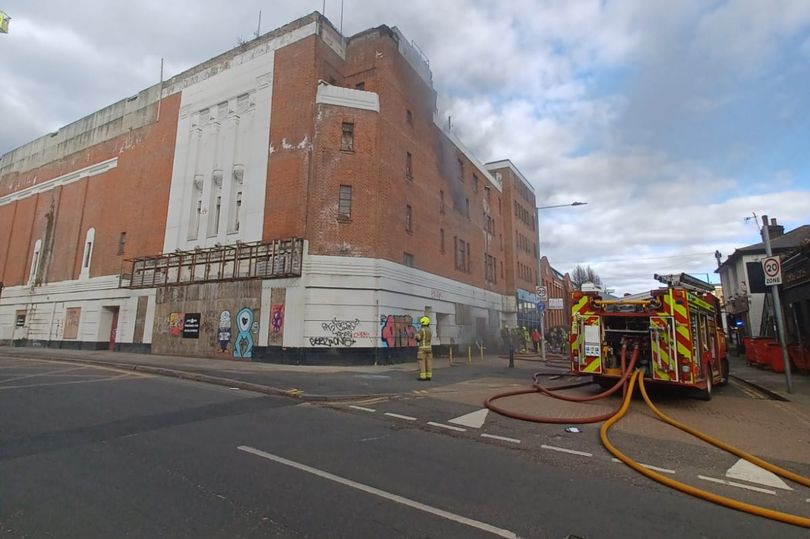 Kingston fire sees 100 firefighters rush to tackle blaze in town centre