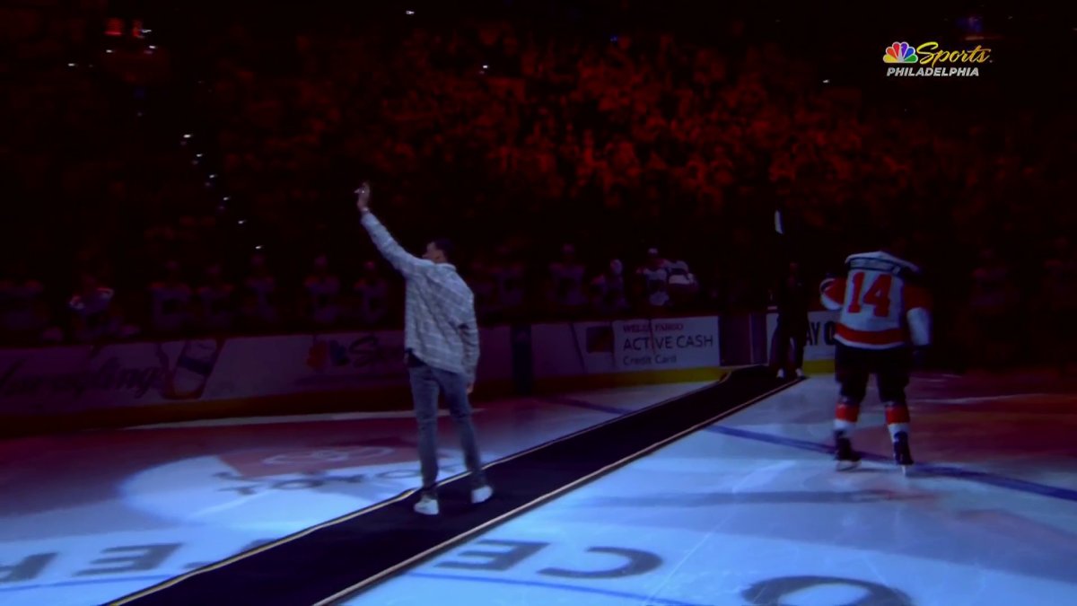 Flyers honor Simmonds' retirement with pregame ceremony, puck drop ...