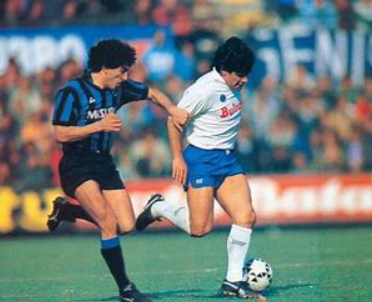 😱 Spits, gestures & RECORD: when Inter-Napoli was HISTORIC 📊 - Yahoo Sports