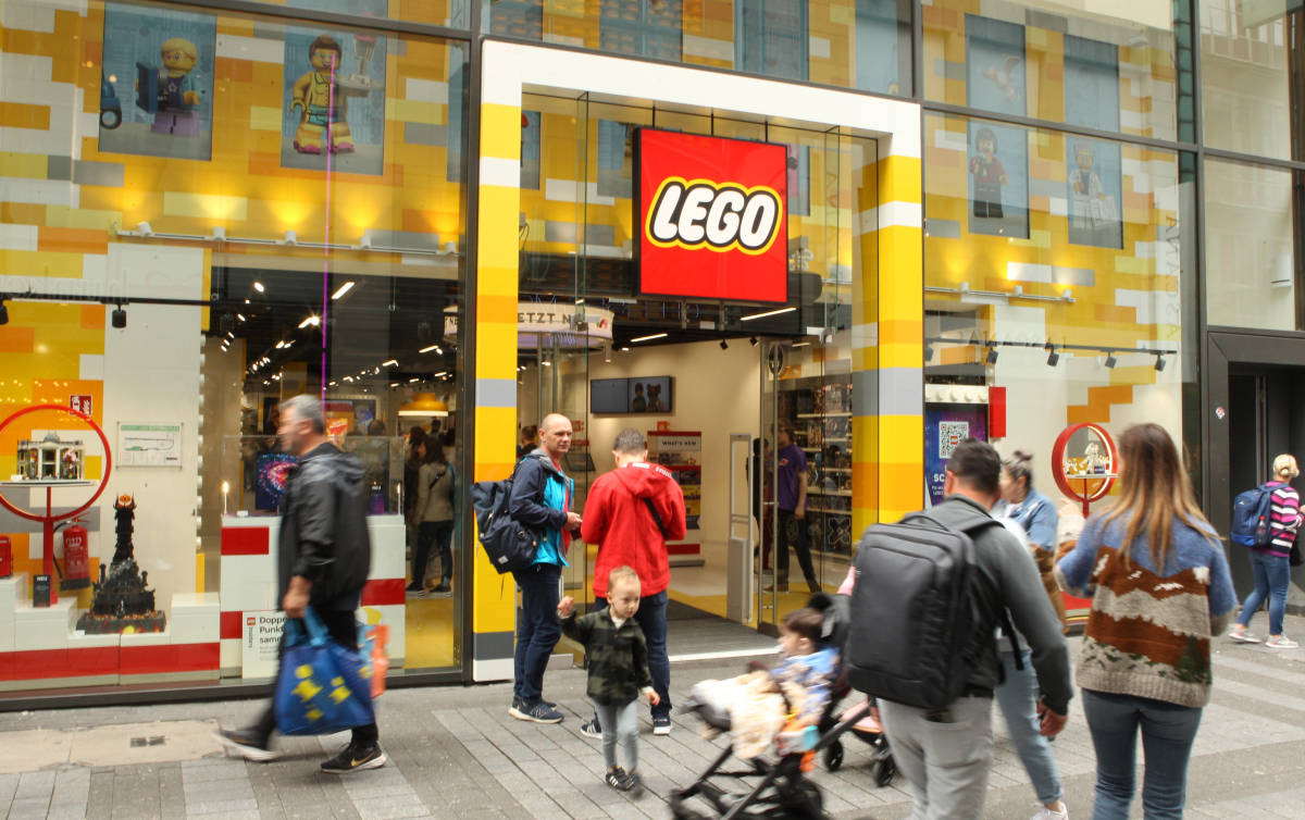 Shoppers Are Racing to Pre-Order a 1,497-Piece ‘Jaws’ LEGO Set and Fans ...