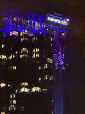 35-Foot Illuminated Puppet Scales the Amway Grand Plaza in Grand Rapids ...