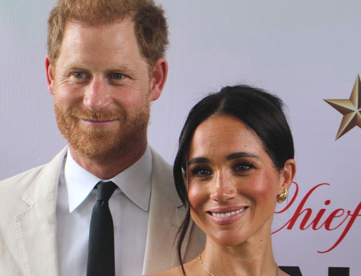 See Gorgeous Photo of Prince Harry and Meghan Markle Standing Side by ...