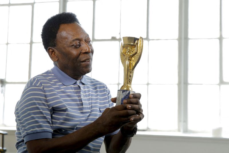 Health of Pele improving - doctors