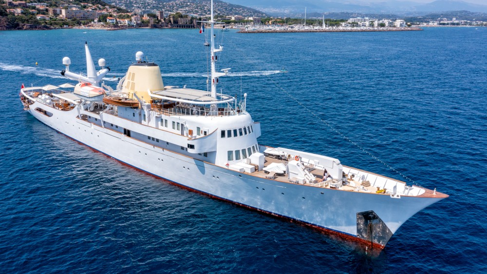 Boat of the Week: This Historic 325-Foot Superyacht Hosted JFK, Winston ...