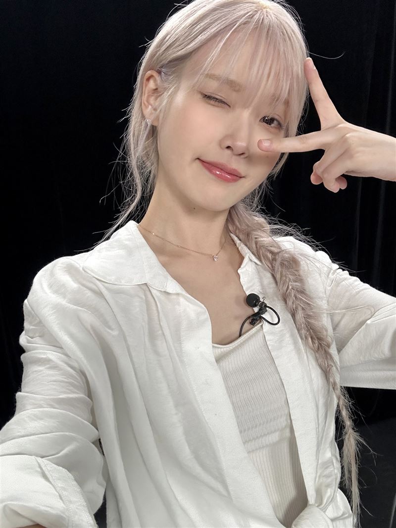 IU轉發追蹤爆表！「從百人漲到13.7萬」 網狂猜YTR是大咖男星