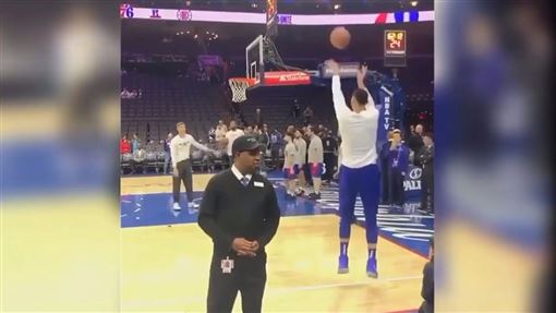 NBA／沒看錯 西蒙斯連進8記三分 - Yahoo汽車機車
