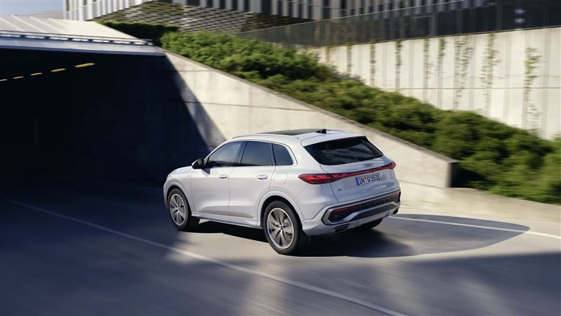 通勤不燒一滴油 全新奧迪混動Q5純電能跑126公里 - Yahoo汽車機車