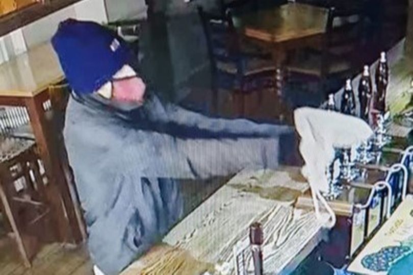 Robber used pink plastic toy bubble gun to hold up South West hotel