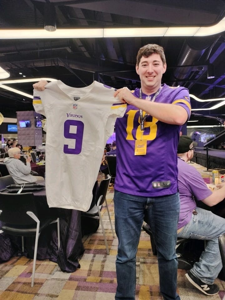 Vikings first-round recap: Two trades fill big needs - Yahoo Sports