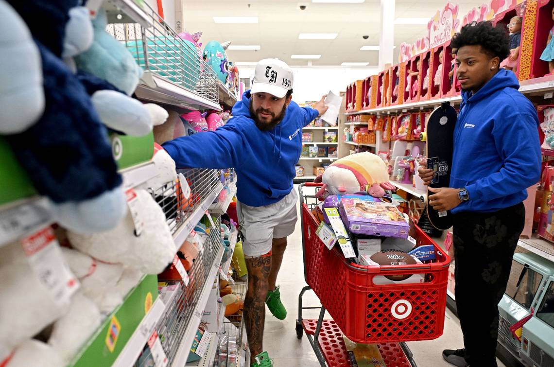 Penn State football players went on a shopping spree for Toys for Tots ...