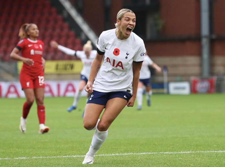 Manchester United complete the signing of Celin Bizet from Tottenham - Yahoo Sports