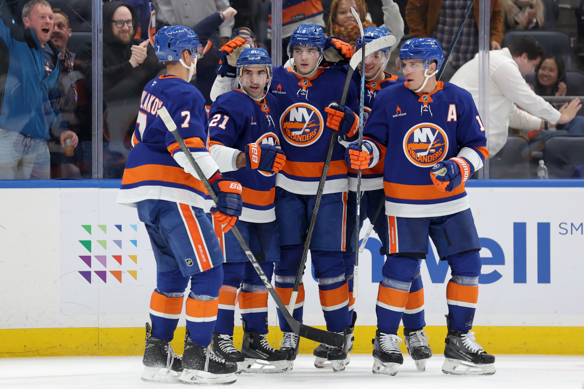 Injury-Plagued Islanders Rallying Together, Finding Success - Yahoo Sports