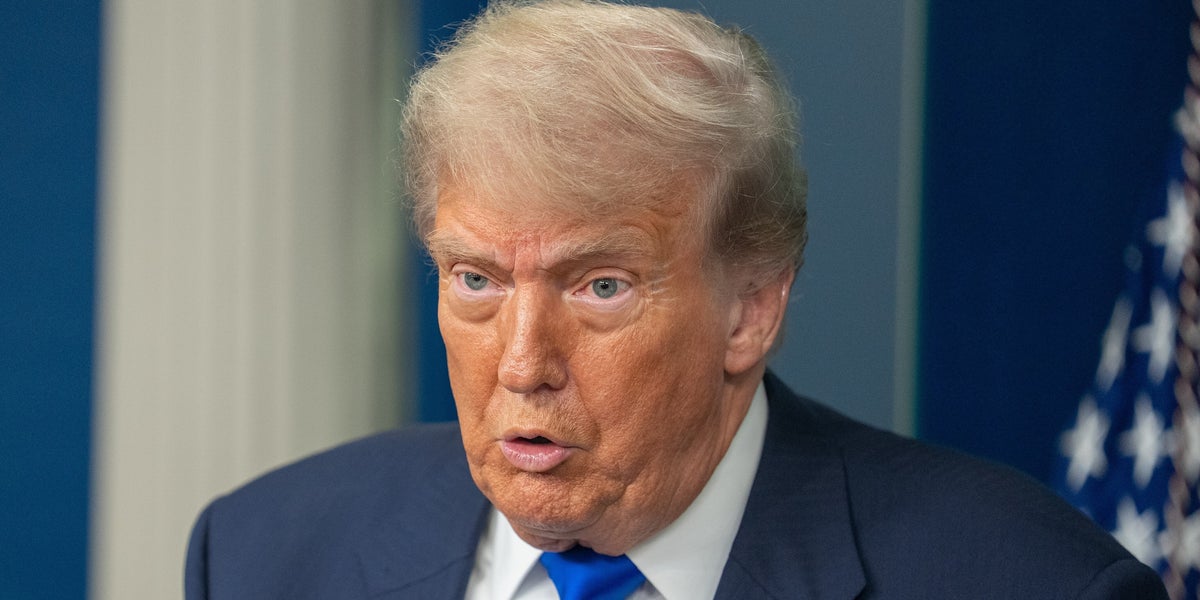 Trump Goes Full Karen, Demands AT&T 'Boss' Do Tech Support For Him - Yahoo News Canada