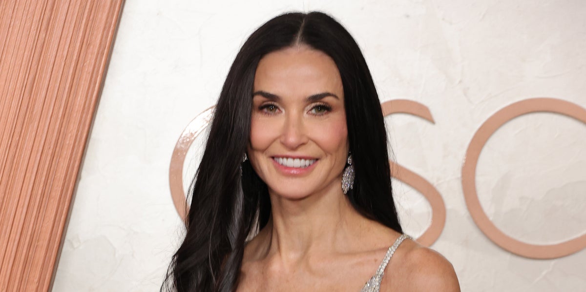 Demi Moore Oozes Silver Screen Star In Glamorous Oscars Look - Yahoo ...