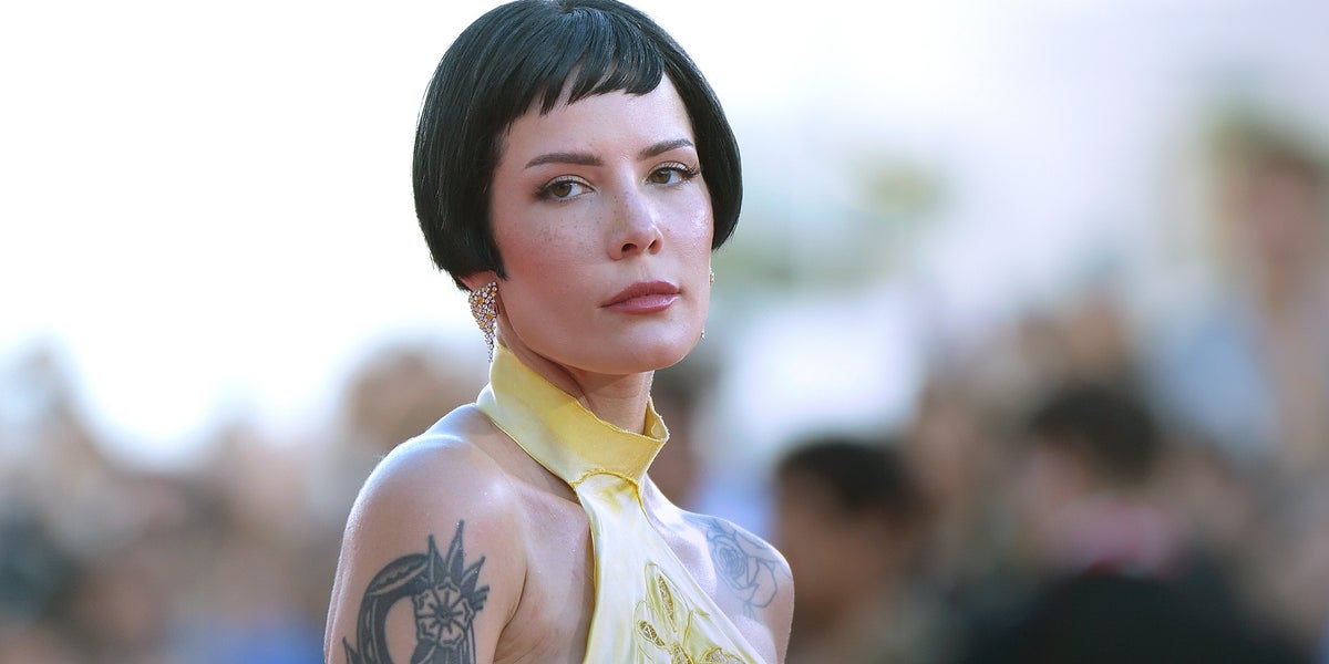 Outrage After Viral Video Shows Fan Groping Pop Star During Her Show - Yahoo News