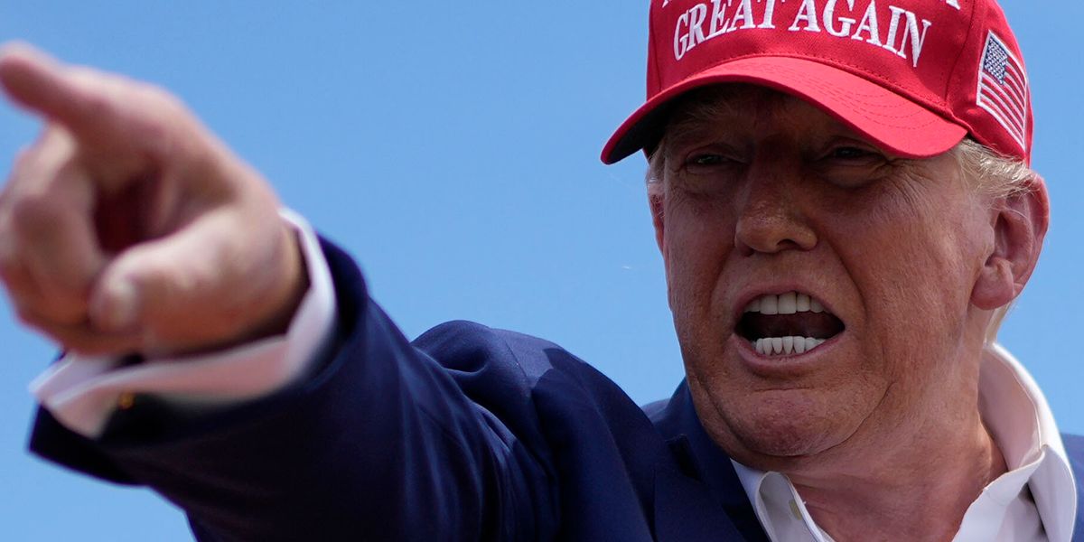 Trump Takes His Hatred Of Sharks To Bizarre New Level In Wild Rally ...